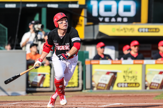 KBO 최초 200안타 기록한 서건창, KIA서 방출